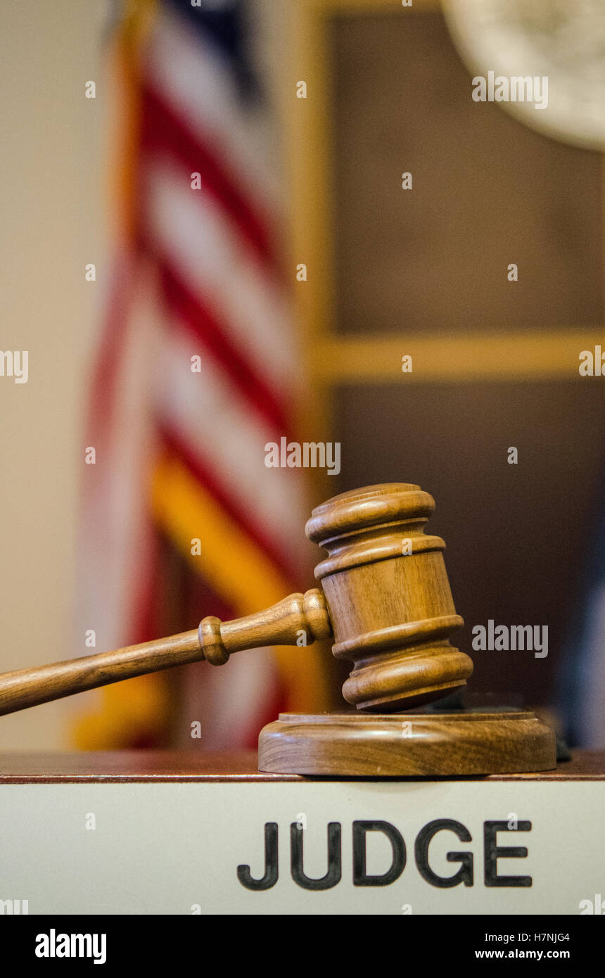 Judge bench hi-res stock photography and images - Alamy
