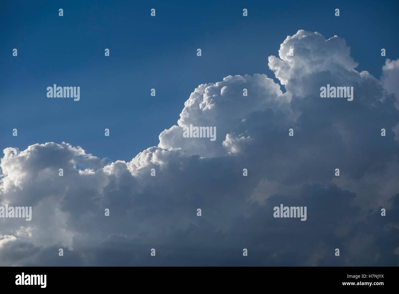 Cumulus cloud building hi-res stock photography and images - Alamy