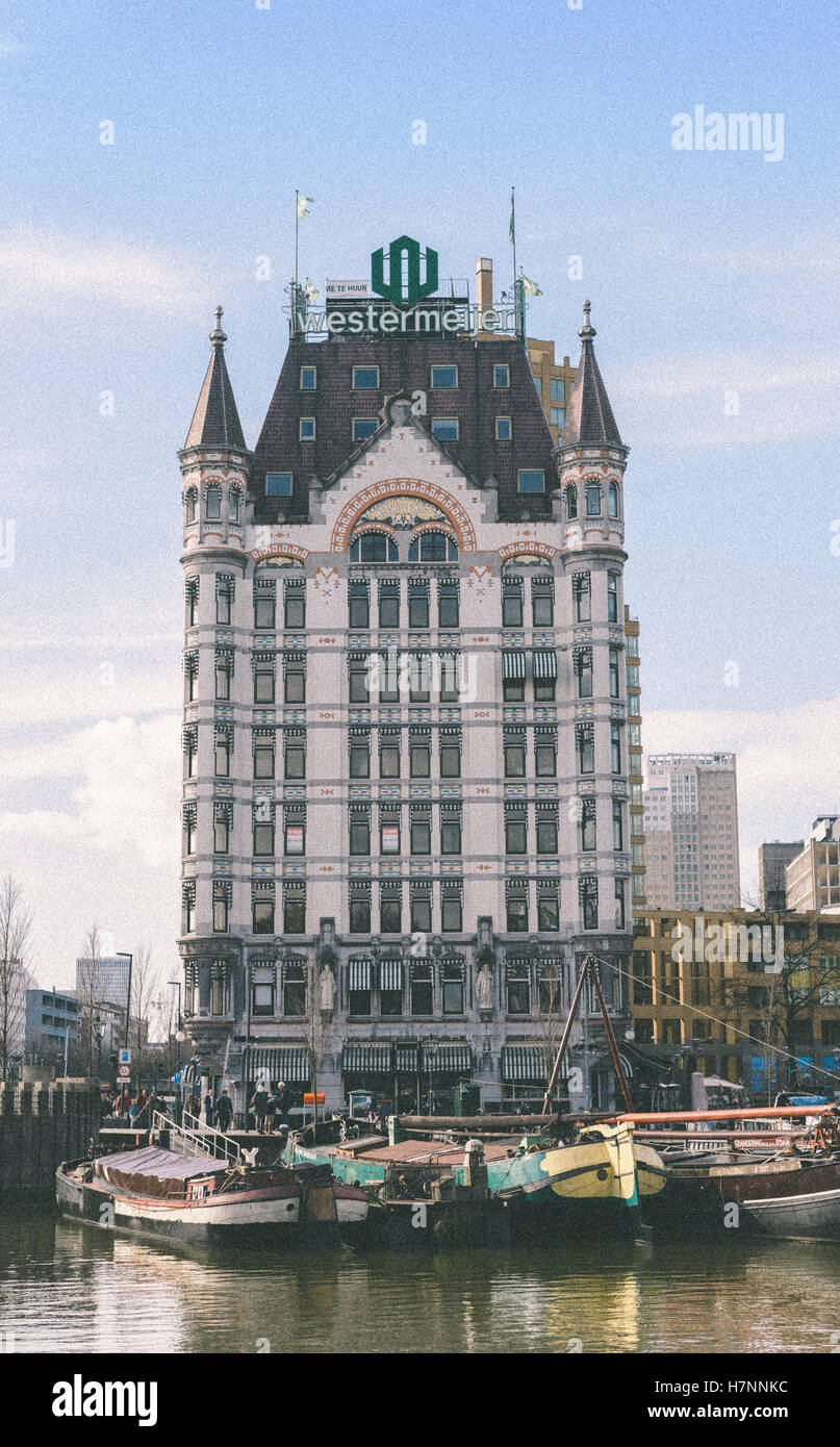 View of the White House, the first skyscraper in Europe, built in 1898 ...