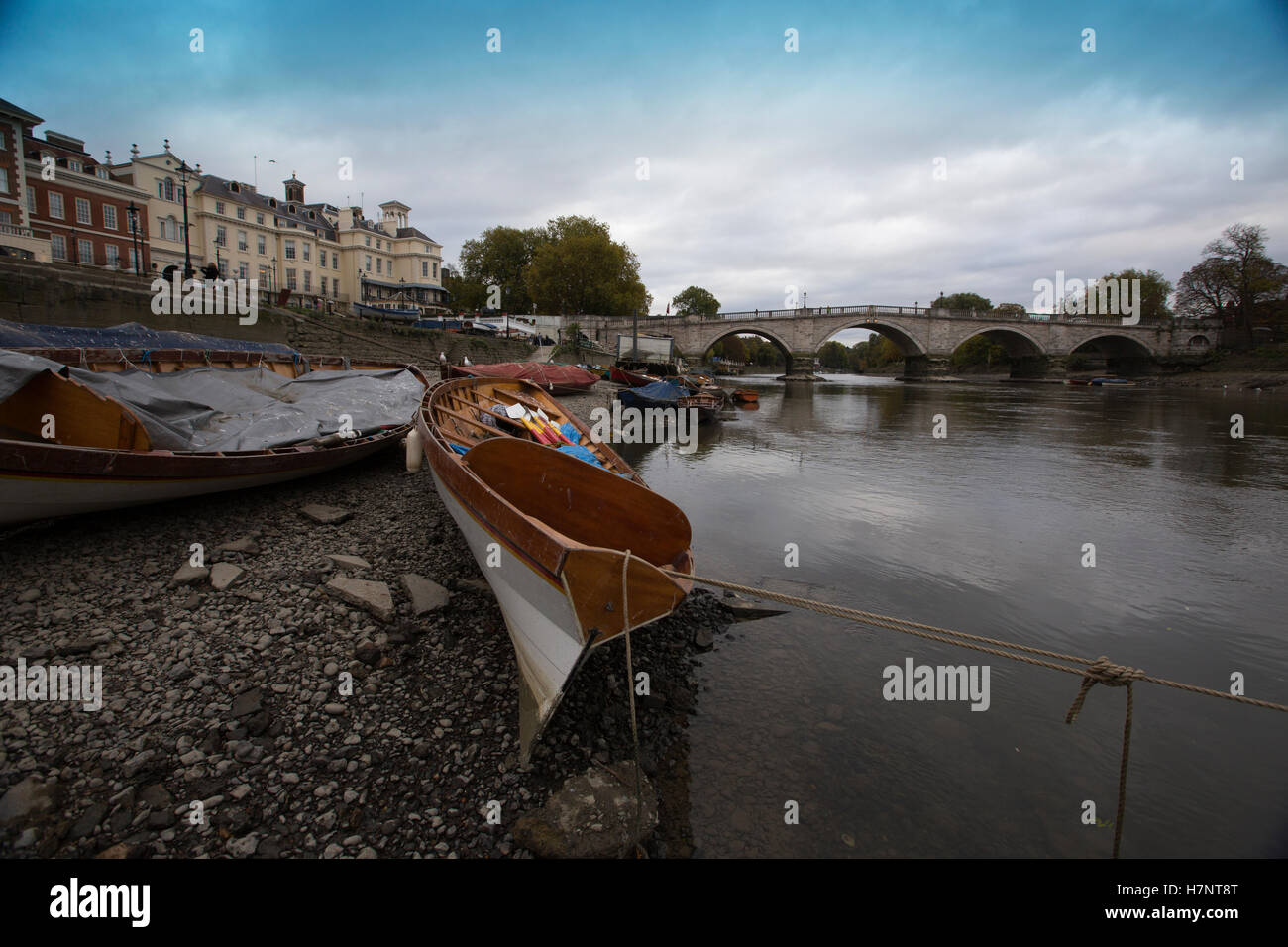 Richmond Upon Thames, boats lying along the riverbed surface during low ...
