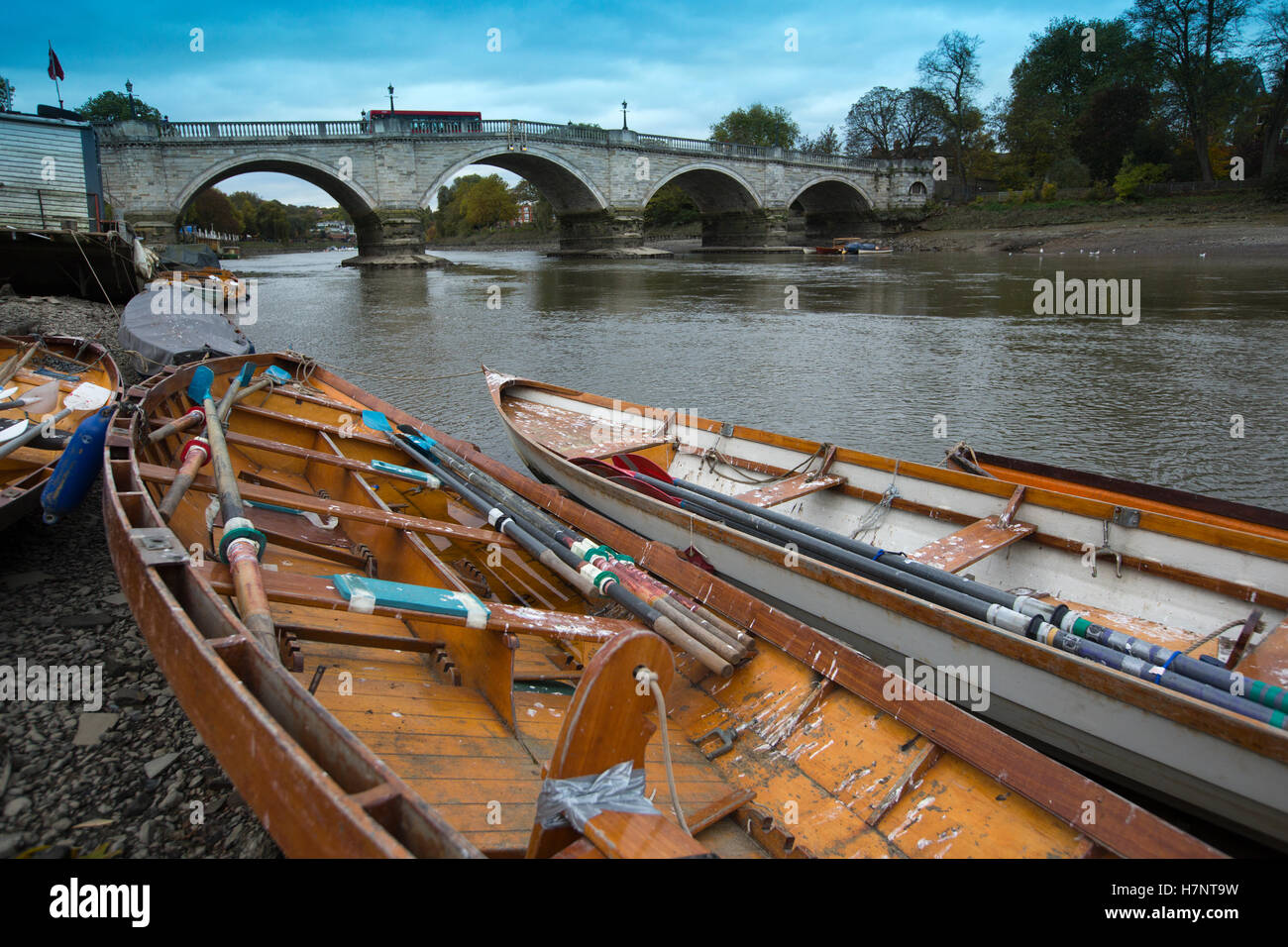 Richmond Upon Thames, boats lying along the riverbed surface during low ...