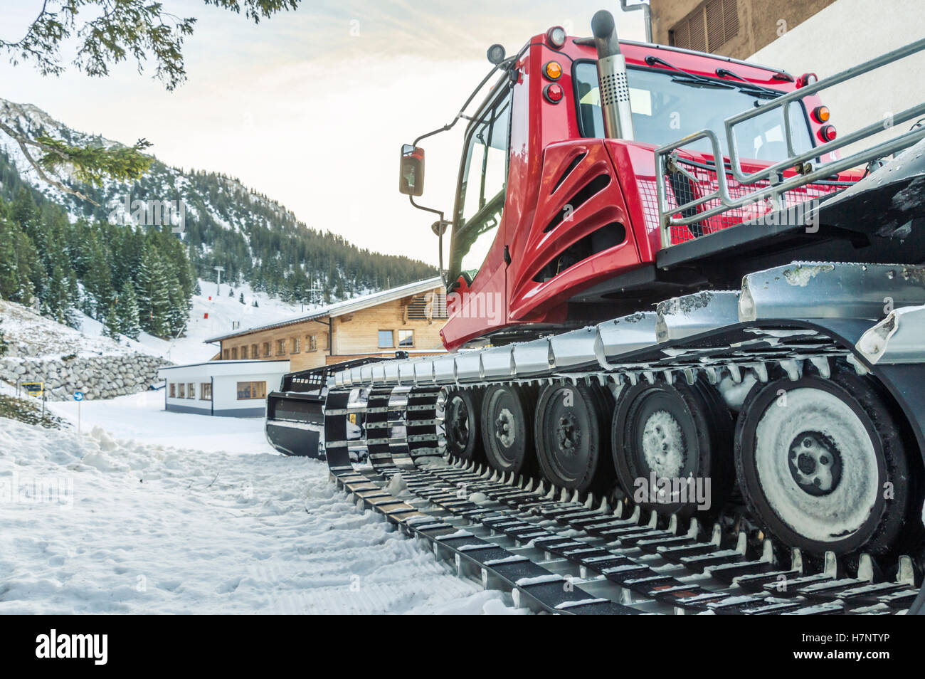 Tracked snow vehicle hi-res stock photography and images - Alamy