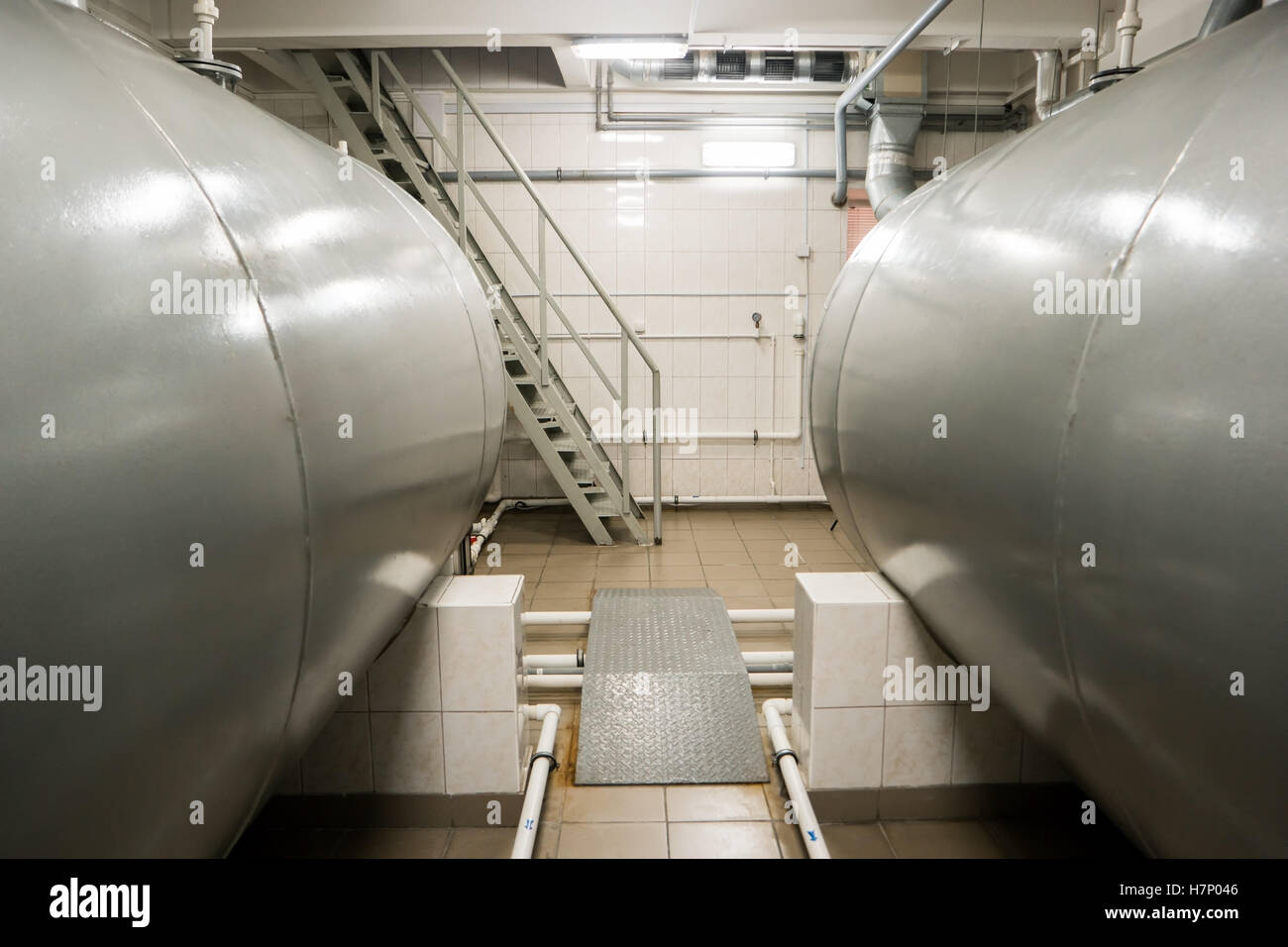 Horizontal storage tanks Stock Photo - Alamy