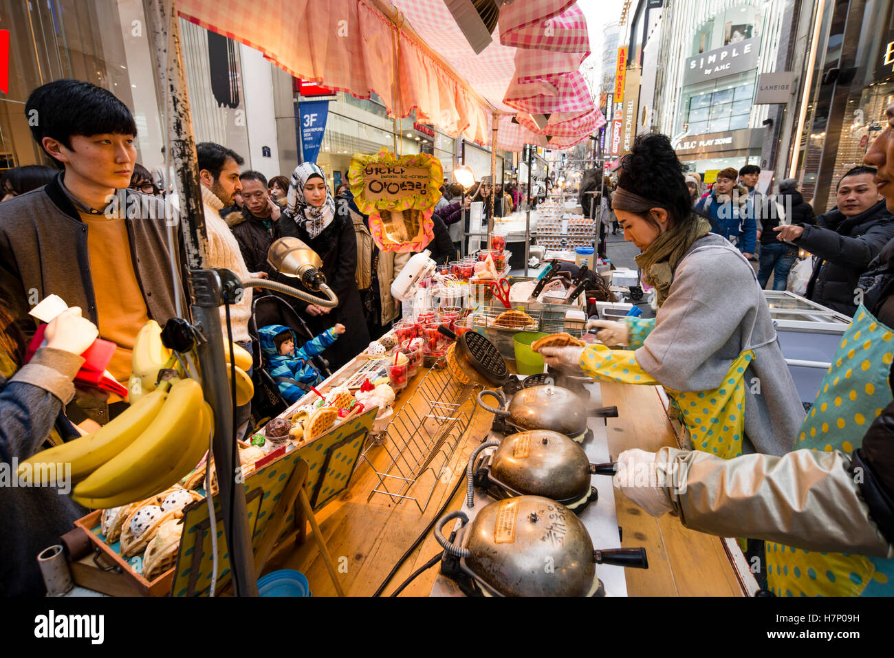 Finger food foods stall stalls hi-res stock photography and images - Alamy