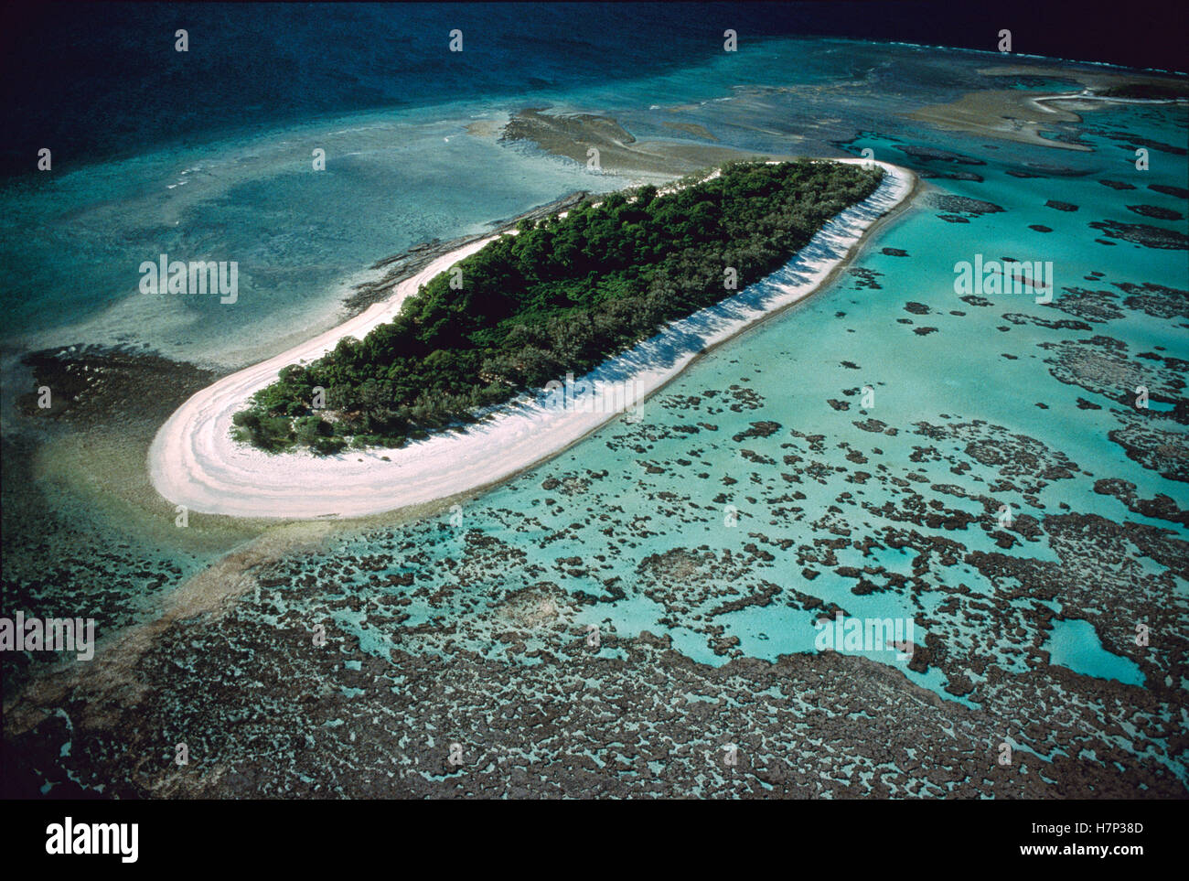 Aerial view of atoll on the Great Barrier Reef, Australia Stock Photo ...