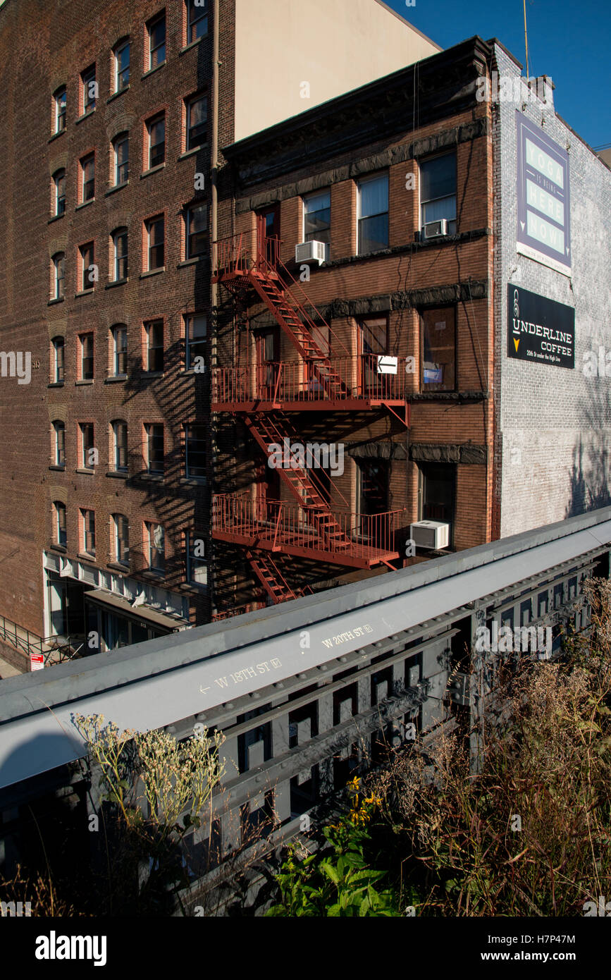 New York City - The Highline park passes over West side Manhattan ...