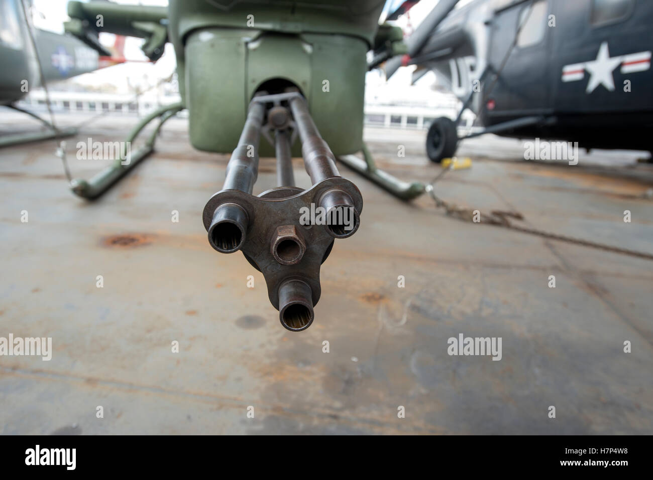 Helicopter with machine gun hi-res stock photography and images - Alamy