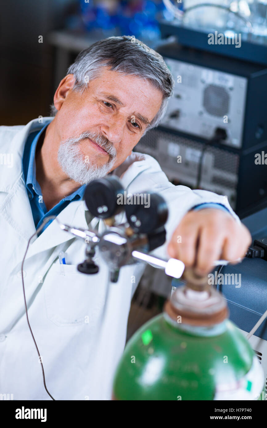 Senior male researcher carrying out scientific research in a lab ...