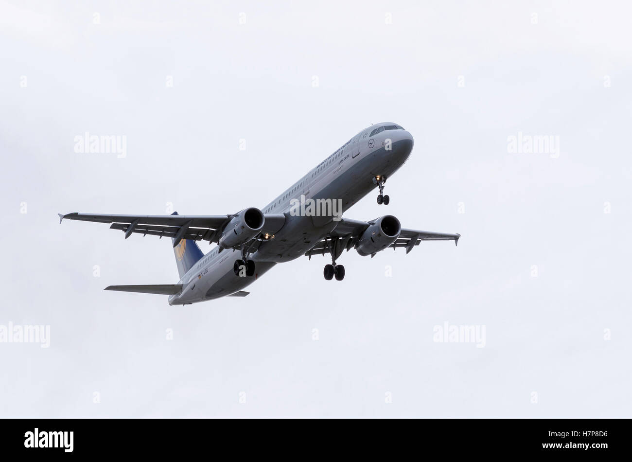 Aircraft Airbus A321, of Lufthansa airline, landing in Madrid-Barajas (Adolfo Suarez) airport ...
