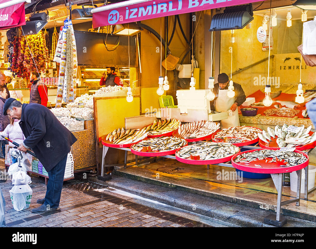 Bosphorus fish market hi-res stock photography and images - Alamy