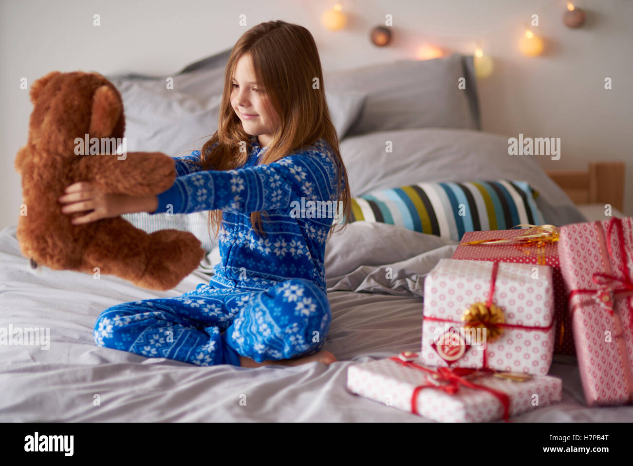 Little girl opening the Christmas presents Stock Photo - Alamy