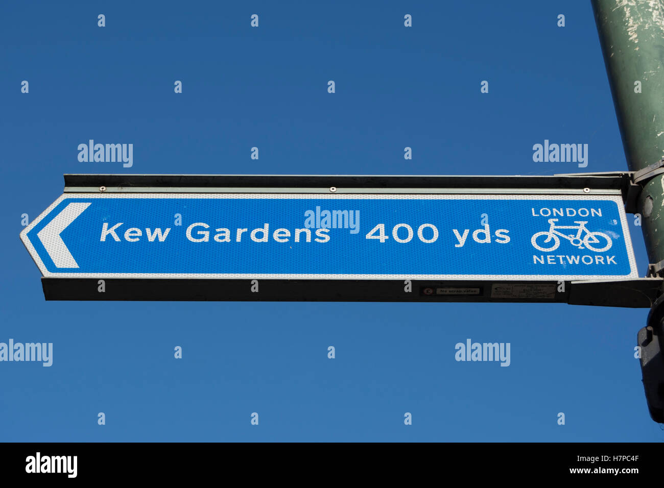 london cycle network sign showing direction and distance to kew gardens ...
