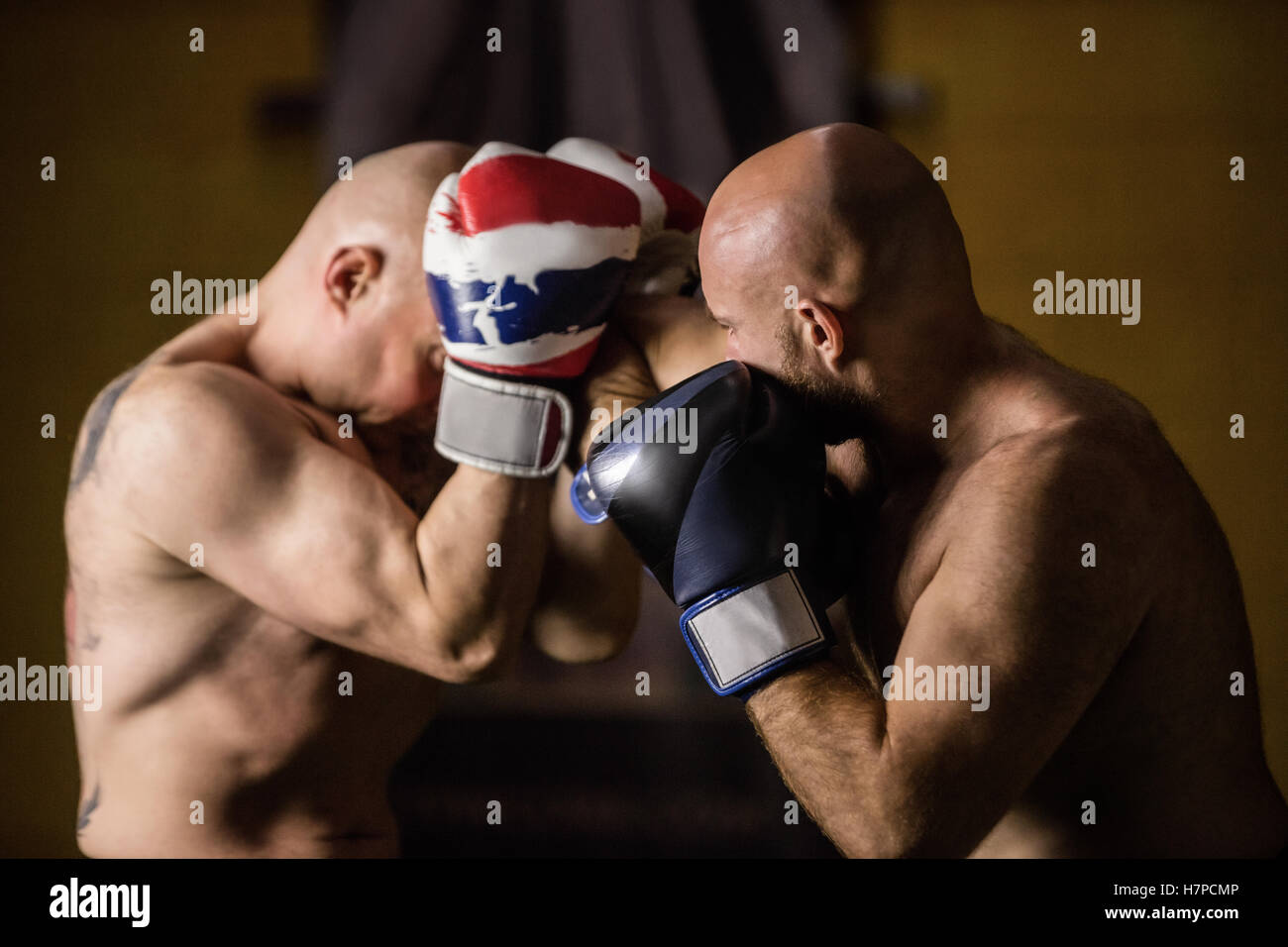 Thai boxers practicing boxing Stock Photo - Alamy