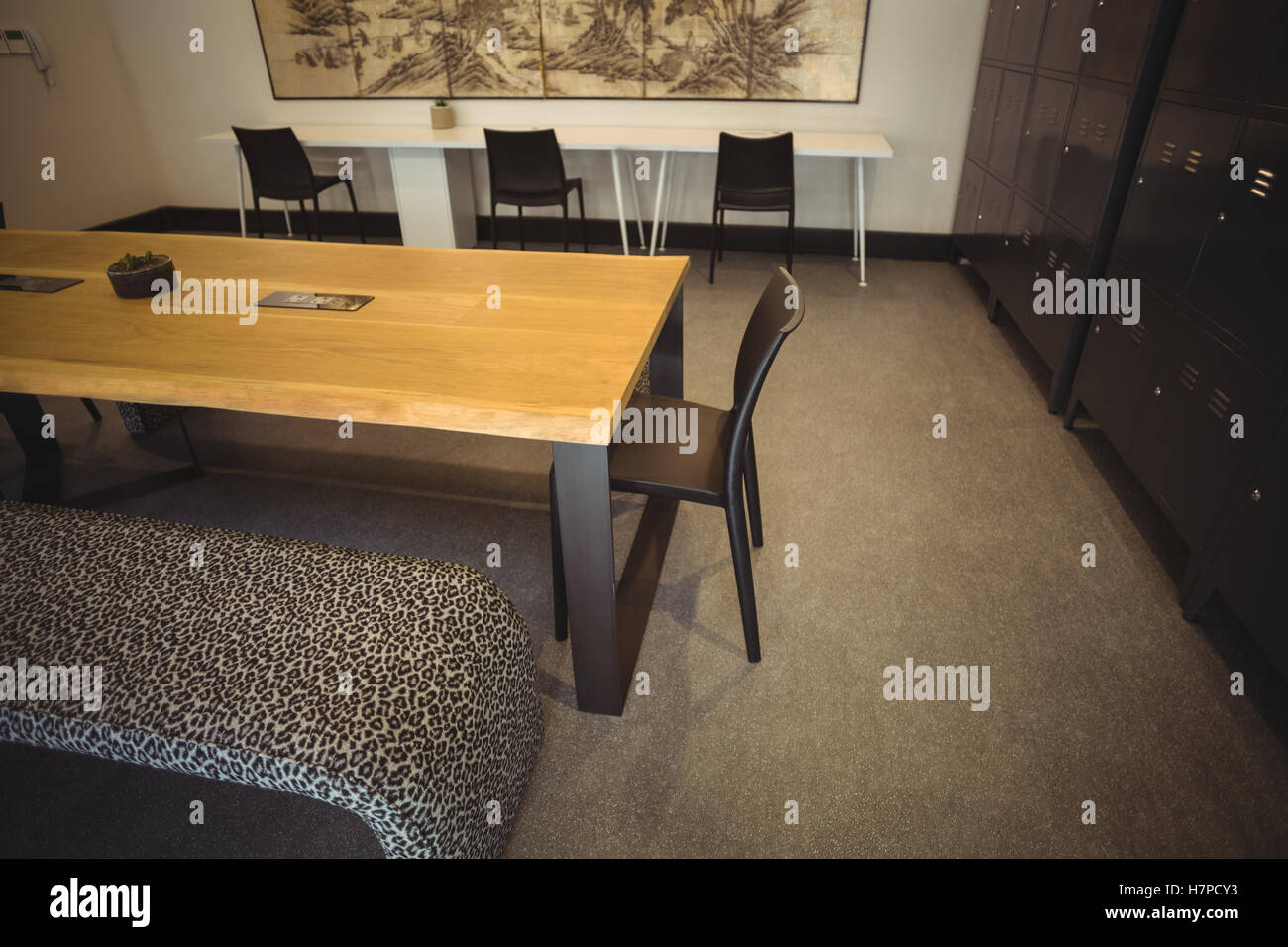 Empty office table hi-res stock photography and images - Alamy
