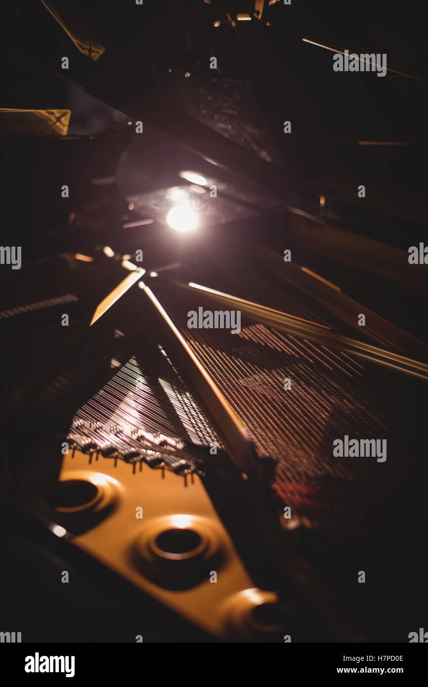 Struck string instrument hi-res stock photography and images - Alamy