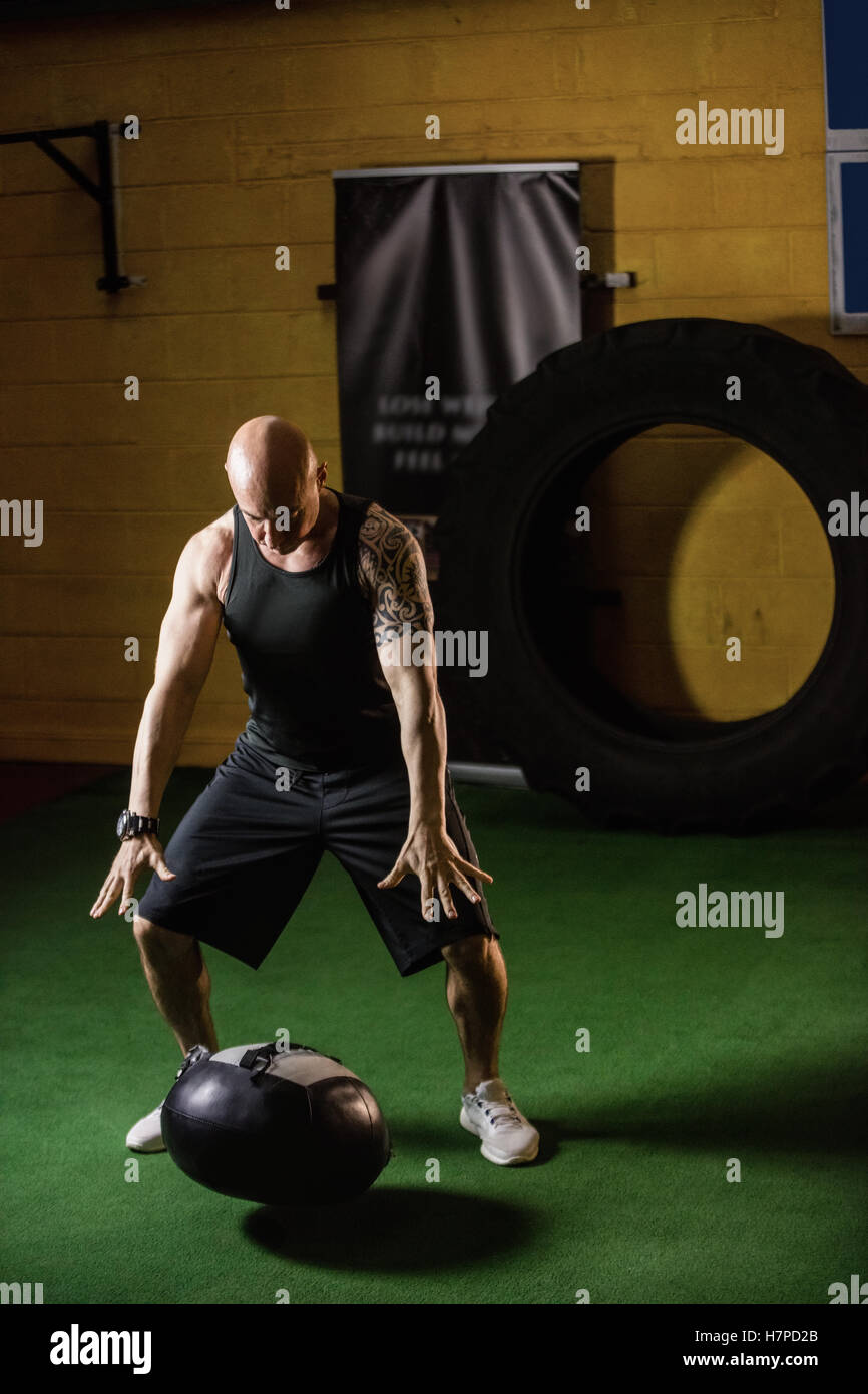 Thai boxer lifting weight Stock Photo - Alamy