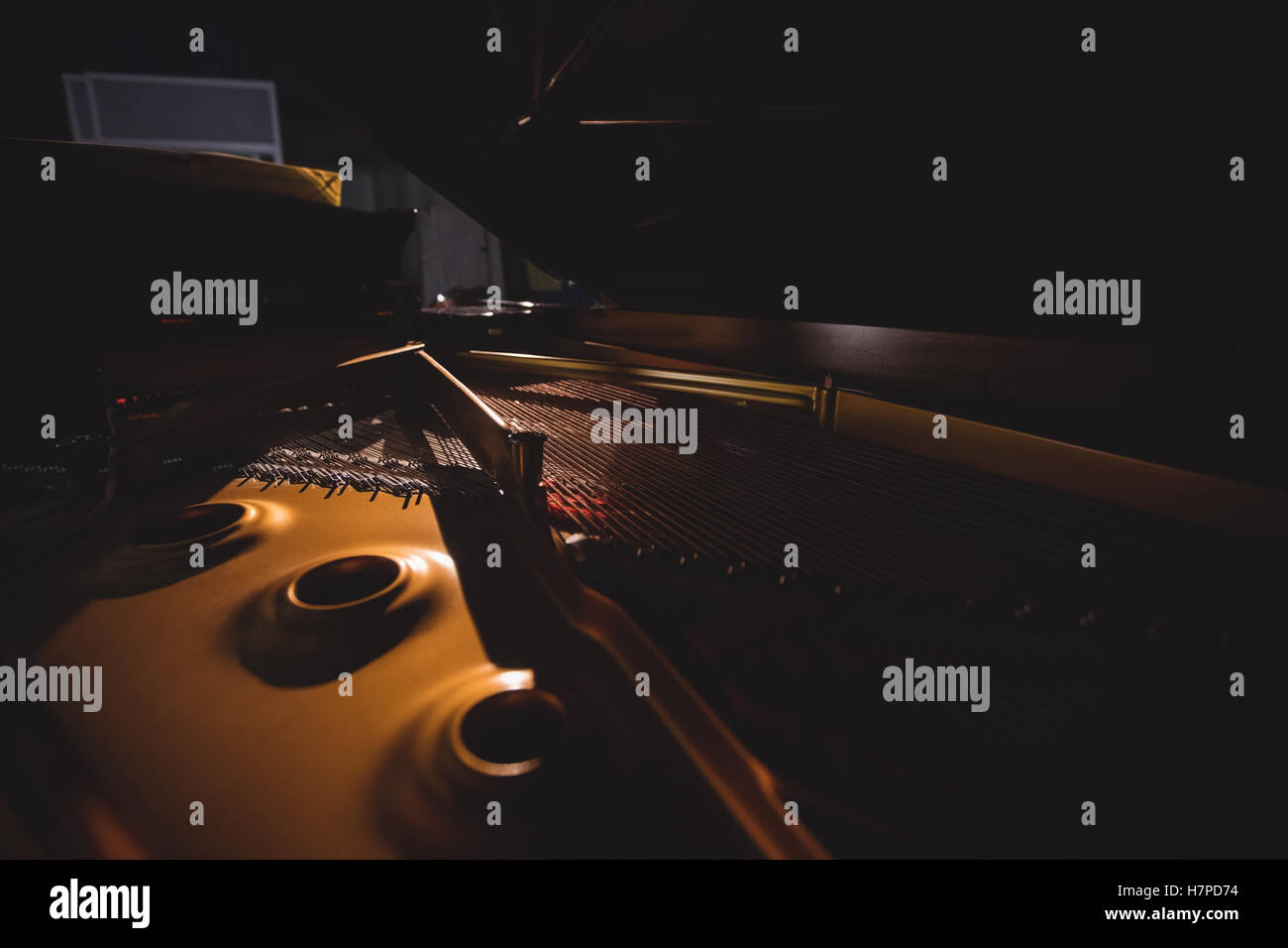 Struck string instrument hi-res stock photography and images - Alamy