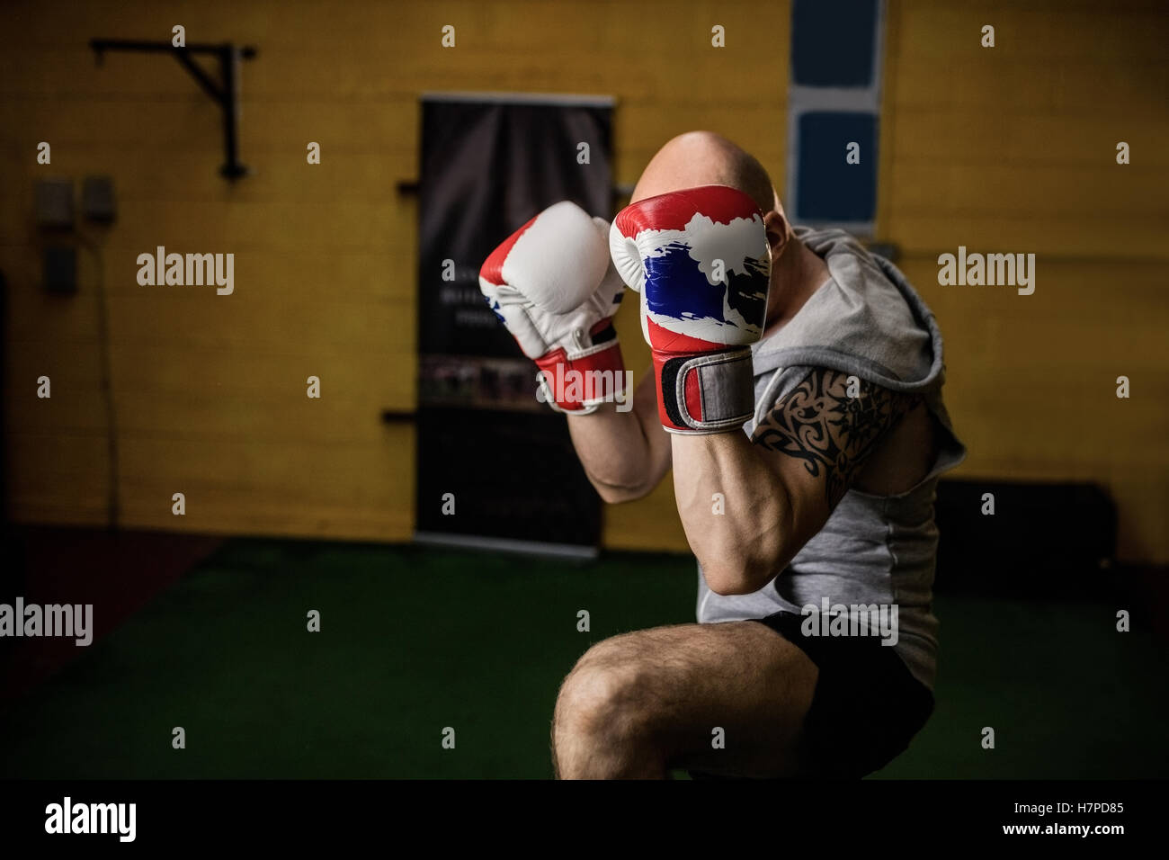 Thai boxer practicing boxing Stock Photo - Alamy