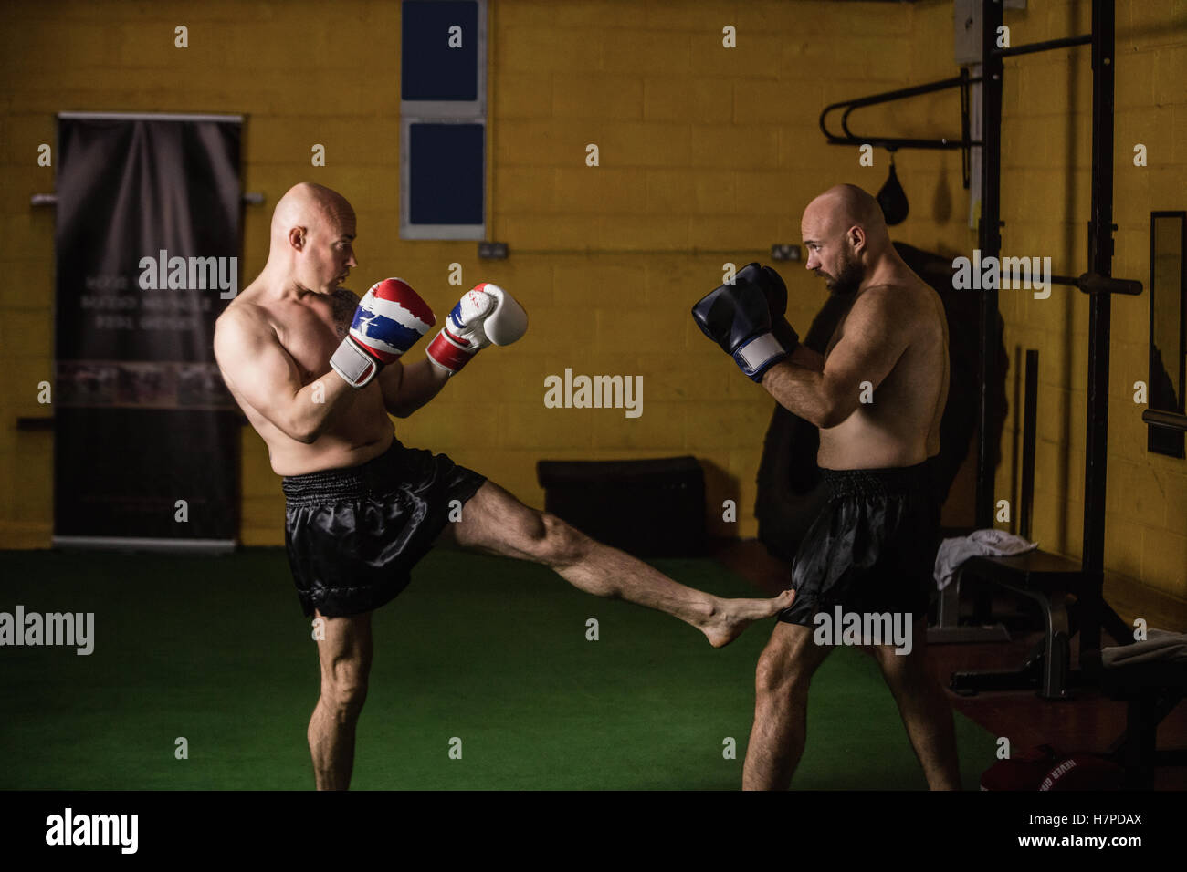 Thai boxers practicing boxing Stock Photo - Alamy