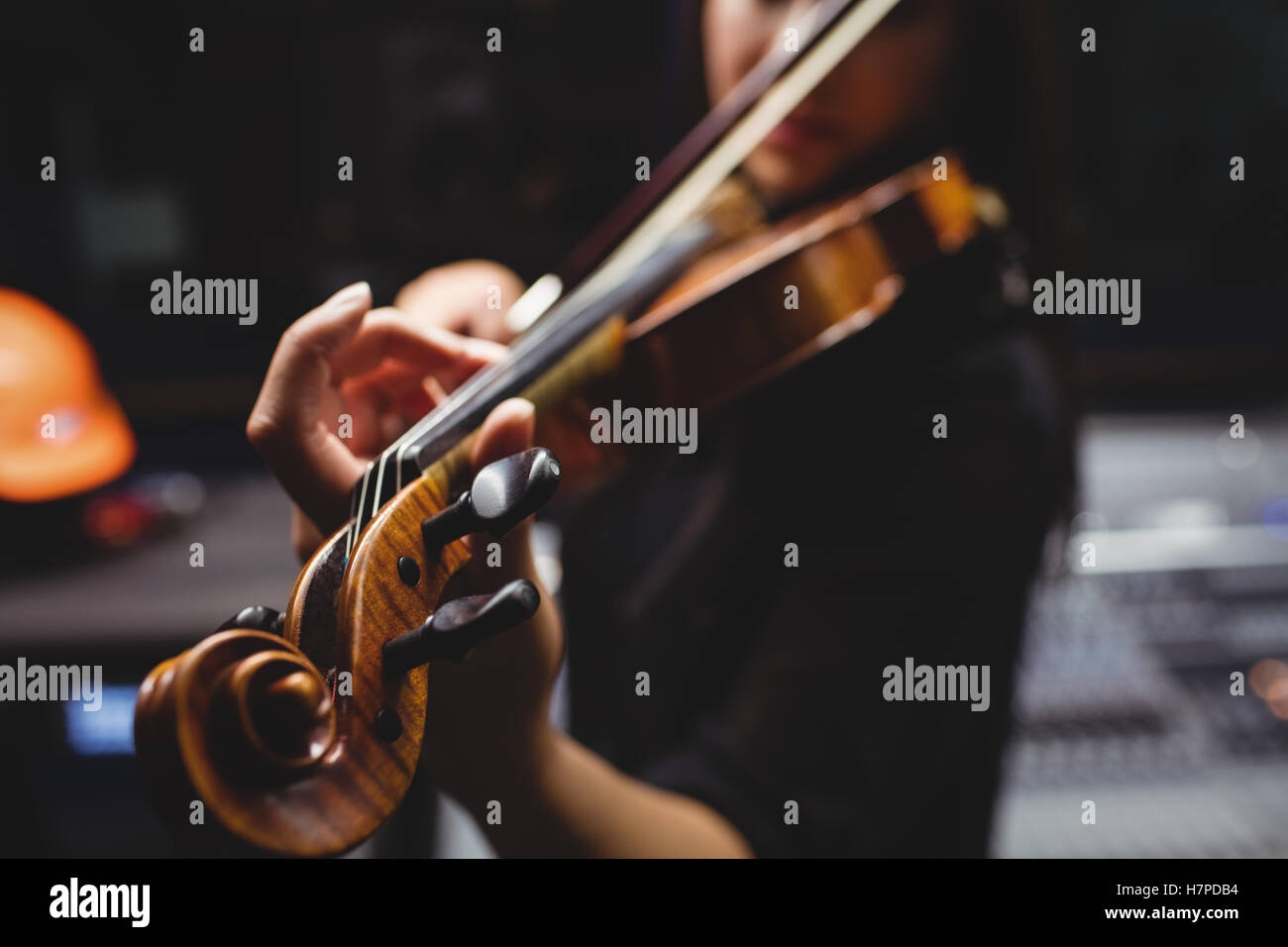 Female student playing violin Stock Photo - Alamy