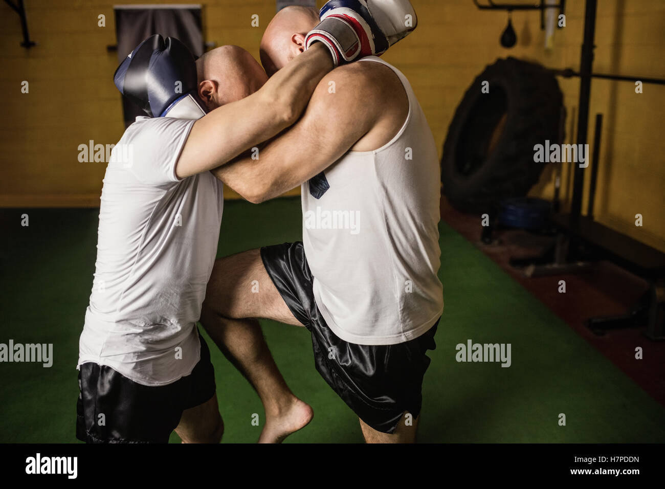 Thai boxers practicing boxing Stock Photo - Alamy
