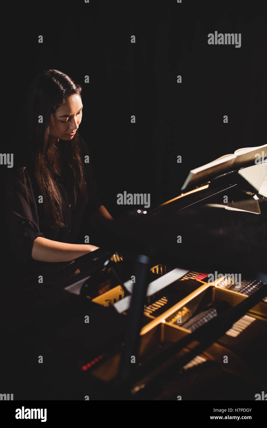 Music keyboard woman hi-res stock photography and images - Alamy