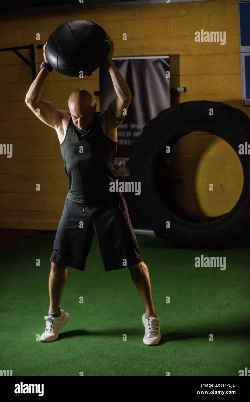 Thai boxer lifting weight Stock Photo - Alamy