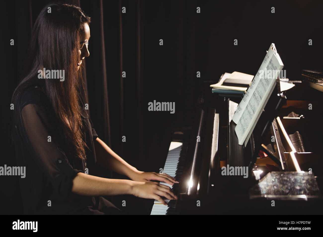 Music keyboard woman hi-res stock photography and images - Alamy