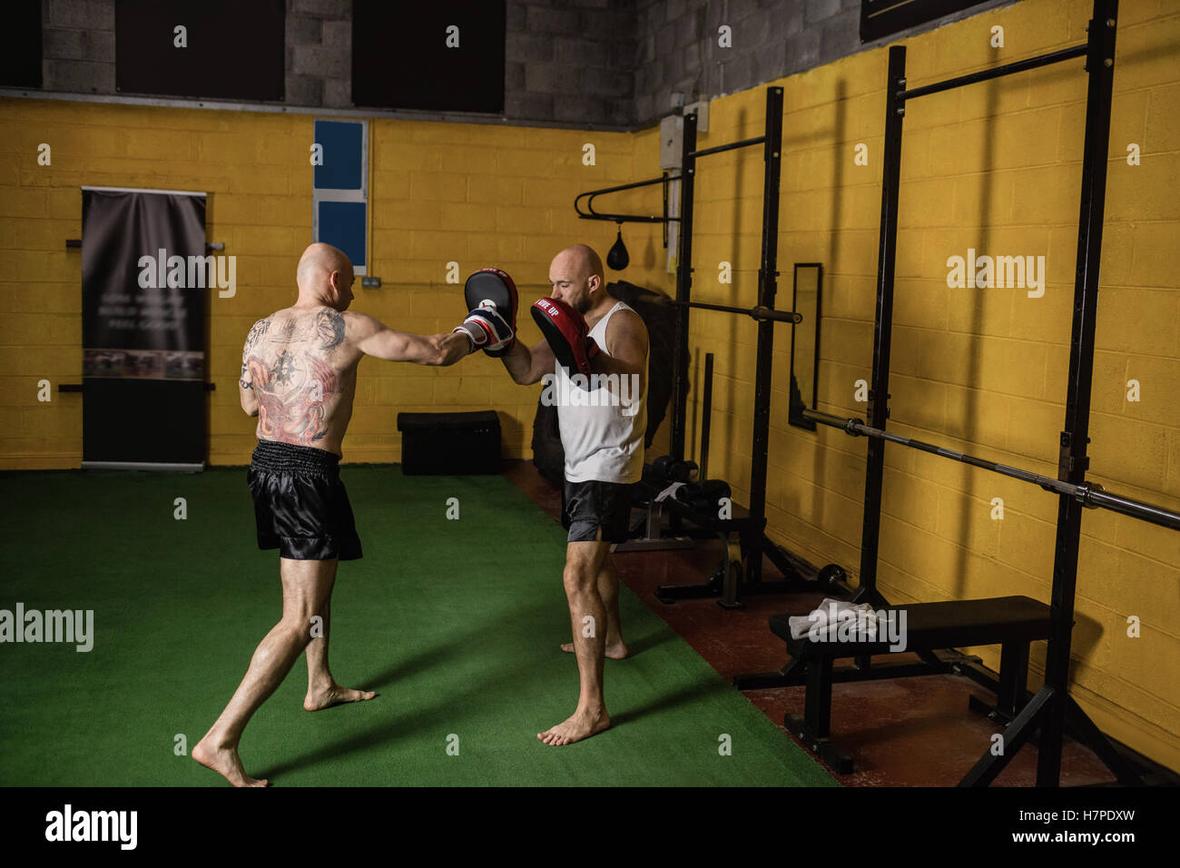 Thai boxers practicing boxing Stock Photo - Alamy
