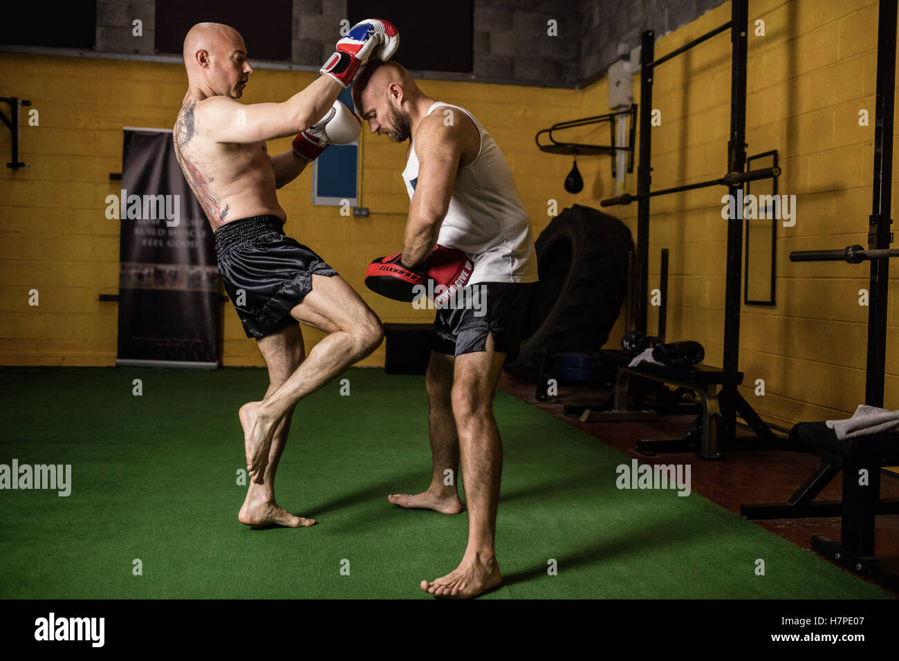 Thai boxers practicing boxing Stock Photo - Alamy