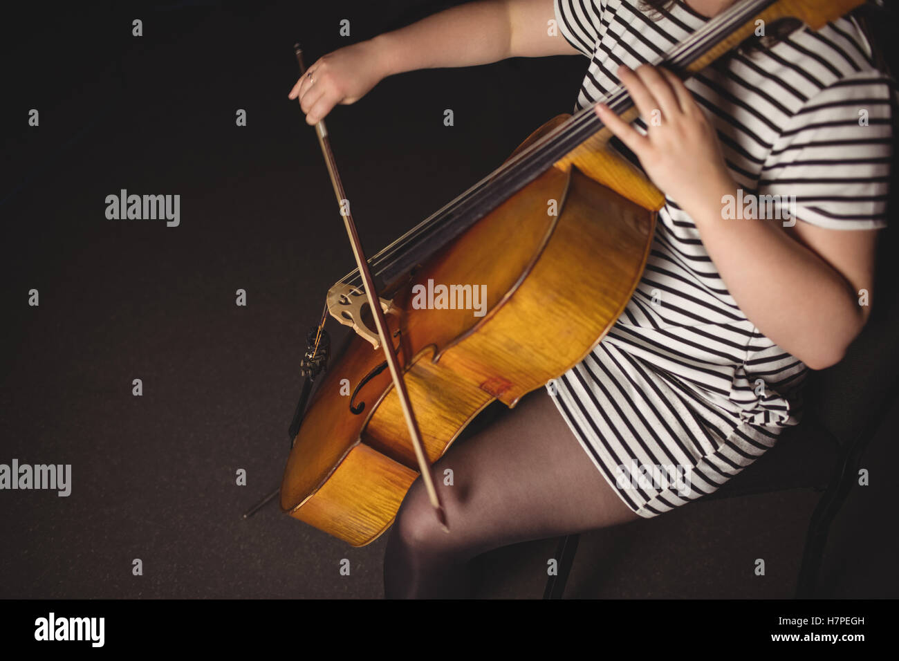 Double bass bow hi-res stock photography and images - Alamy