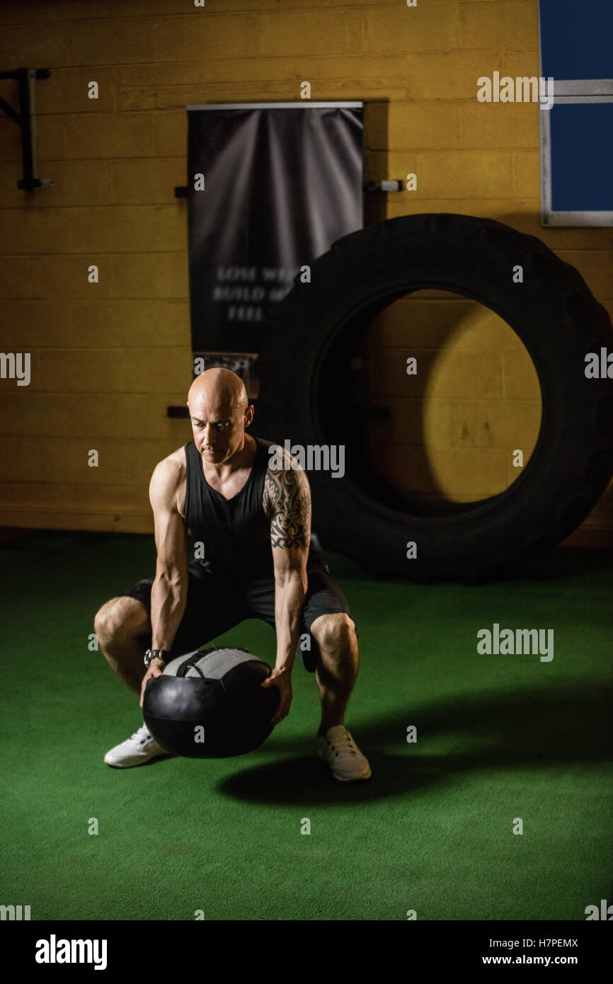 Thai boxer lifting weight Stock Photo - Alamy
