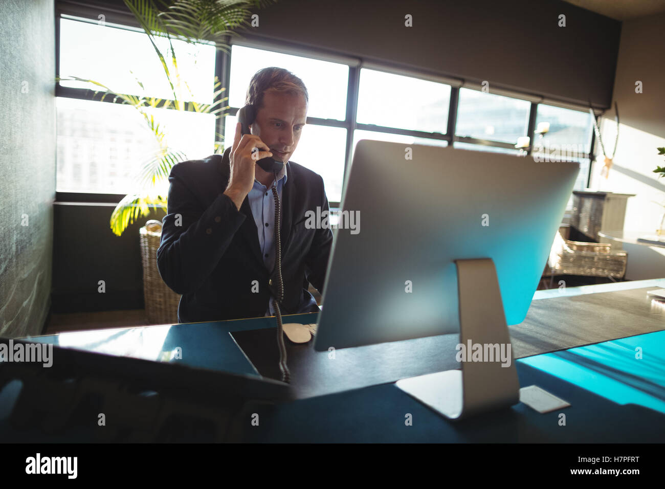 Mobile desktop hi-res stock photography and images - Alamy