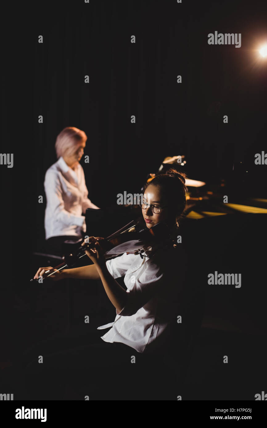 Two string violin hi-res stock photography and images - Alamy