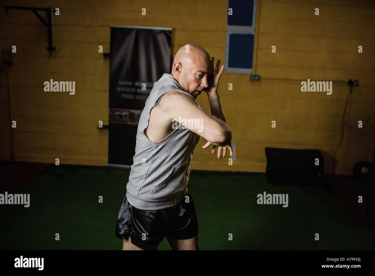 Thai boxer practicing boxing hi-res stock photography and images - Alamy