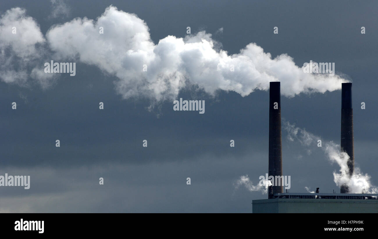 Smoking chimneys hi-res stock photography and images - Alamy