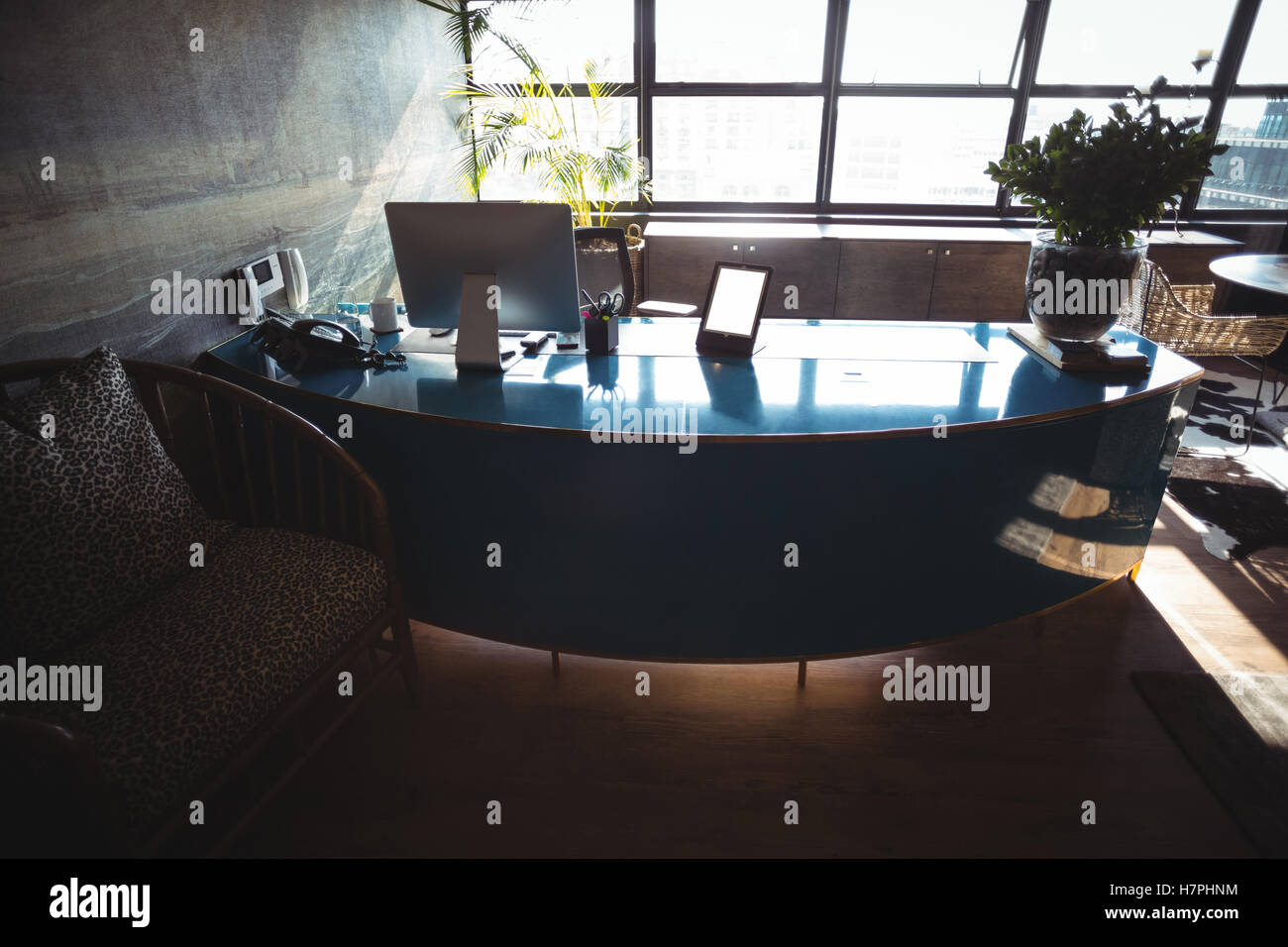 Office interior reception waiting area hi-res stock photography and ...