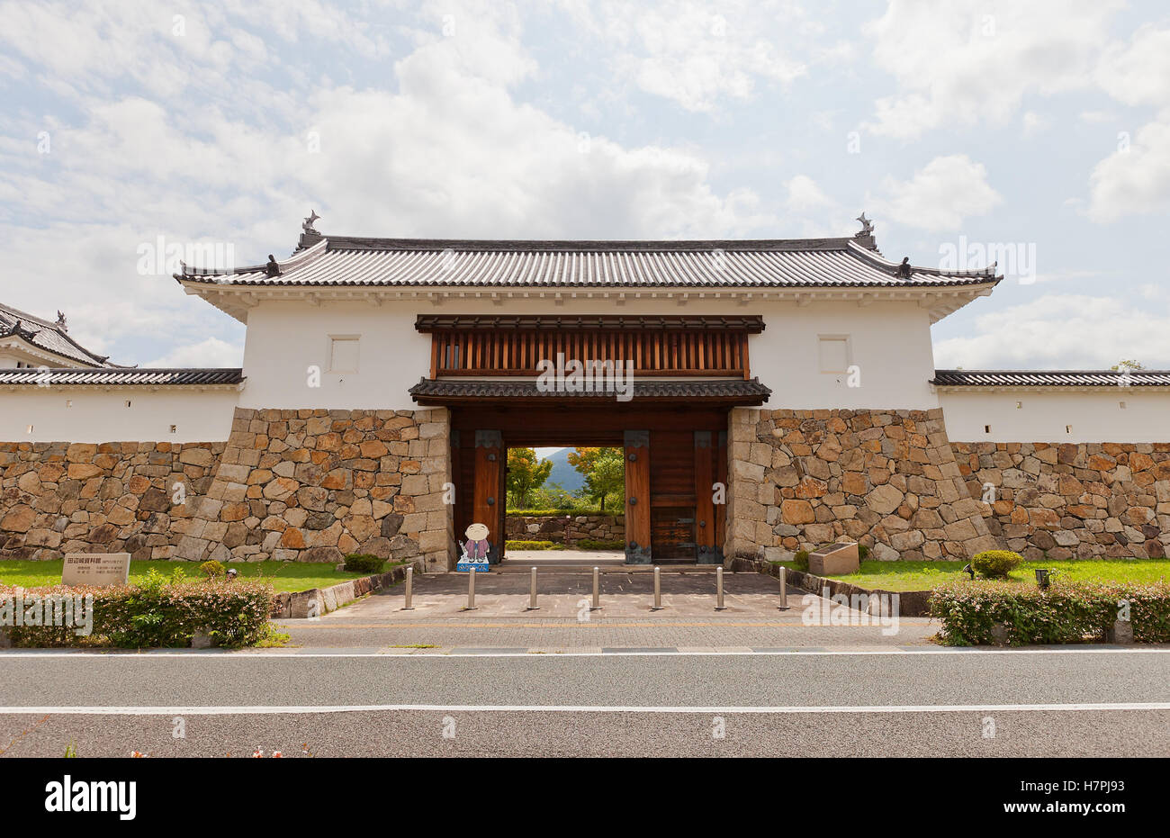 Reconstructed in 1997 Main Gate of Tanabe castle, Japan Stock Photo - Alamy
