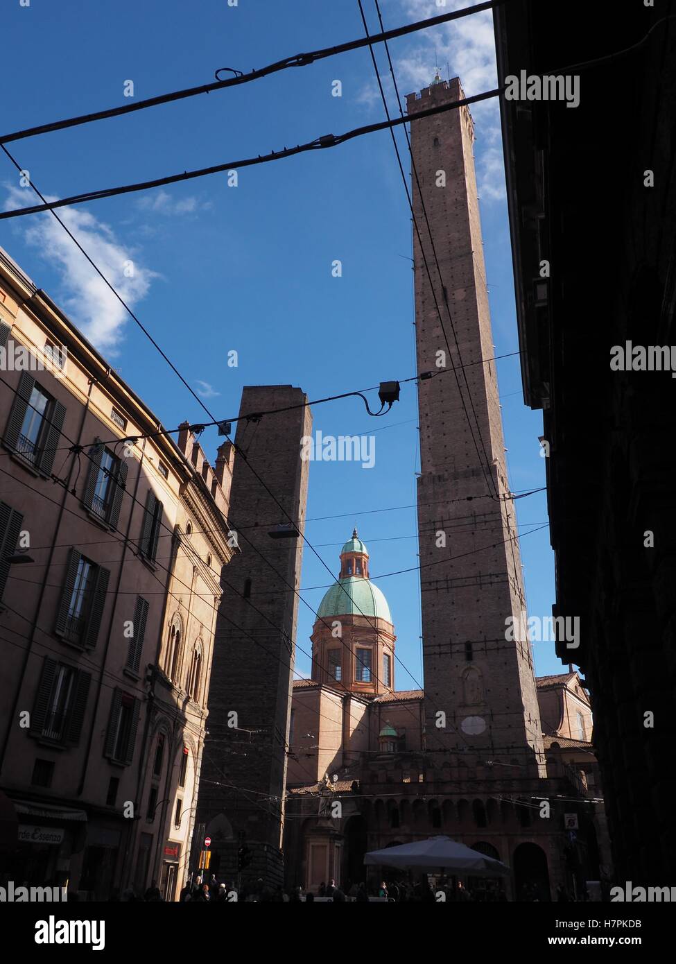 The two towers of Bologna, the Asinelli tower and Garisenda tower Stock ...