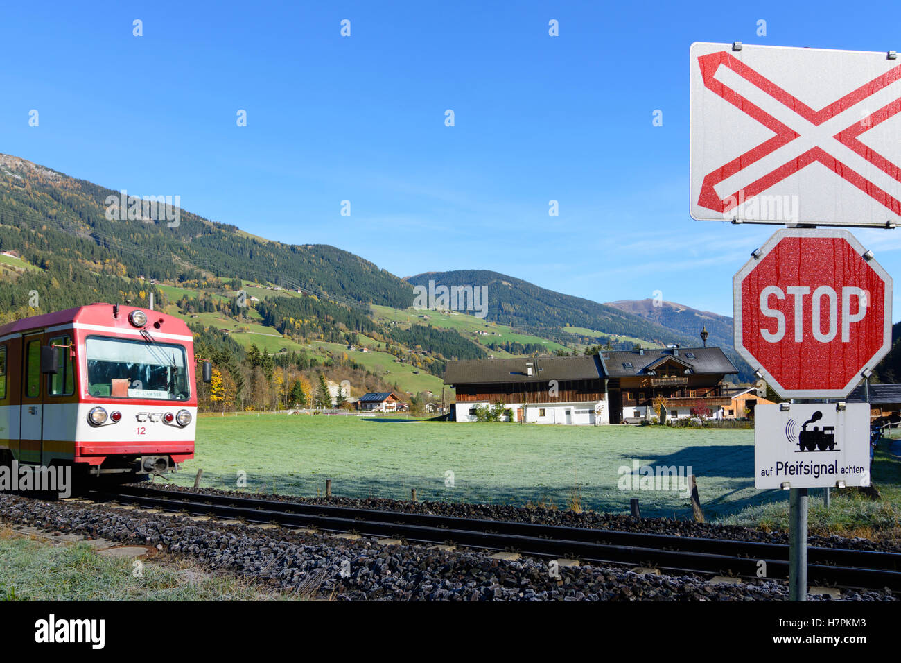 Wald im Pinzgau: local train of Pinzgauer Lokalbahn, railway crossing ...