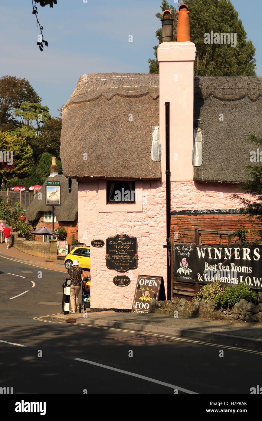 Old thatch tea shop hi-res stock photography and images - Alamy