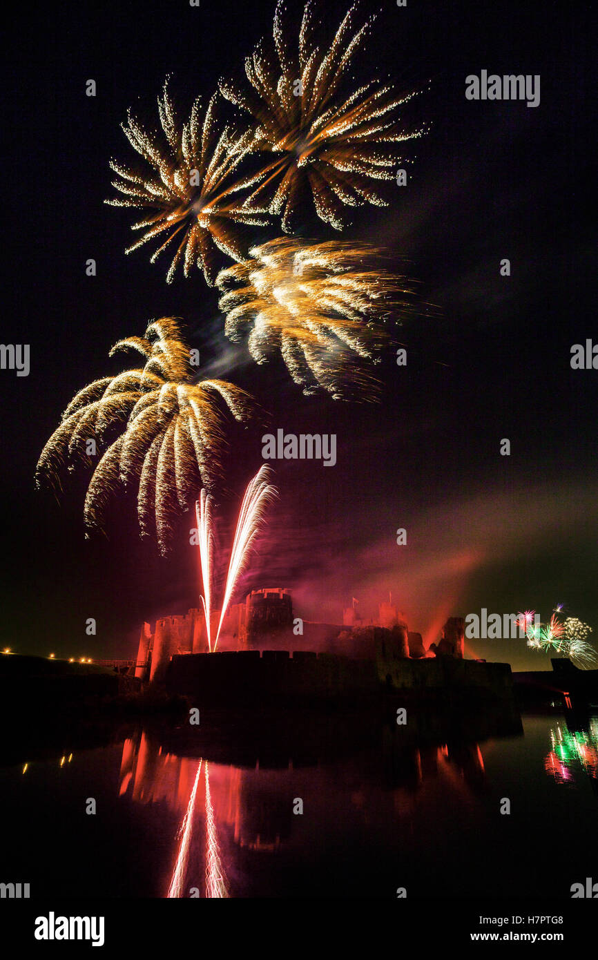 Fireworks castle hi-res stock photography and images - Alamy