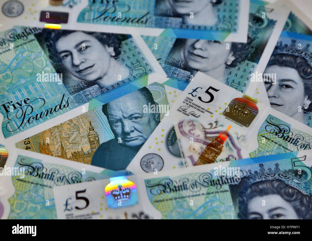 New five pound banknotes, London Stock Photo - Alamy