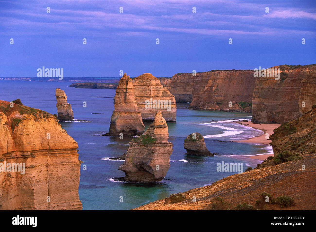 Twelve Apostles limestone cliffs, Port Campbell National Park, Great ...