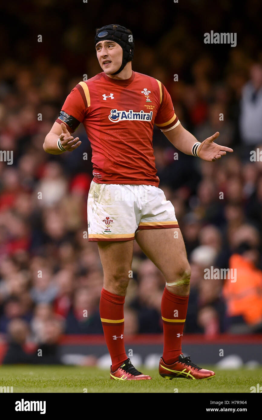 Sam davies wales rugby hi-res stock photography and images - Alamy