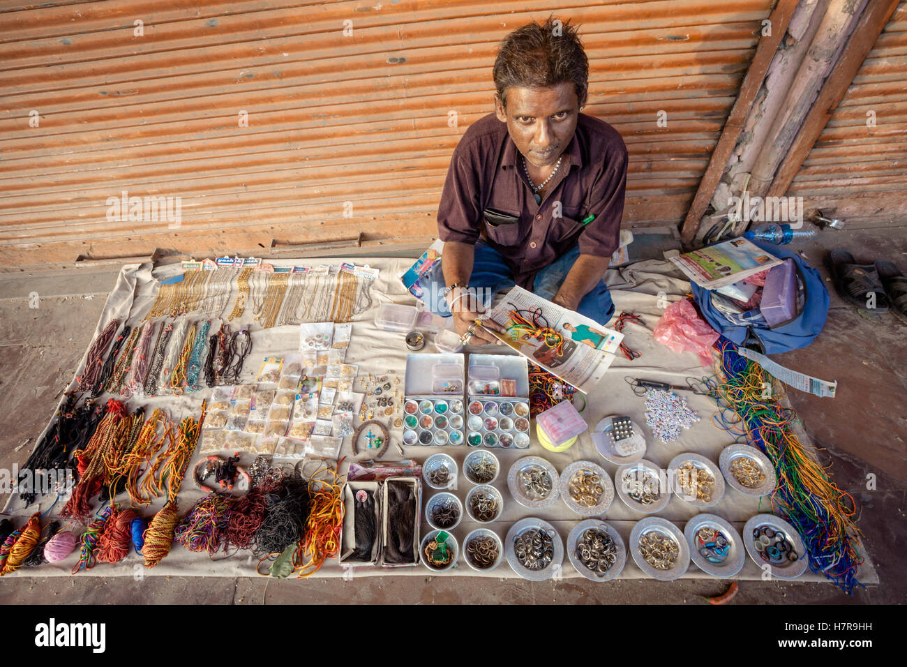 Pavement india hi-res stock photography and images - Alamy