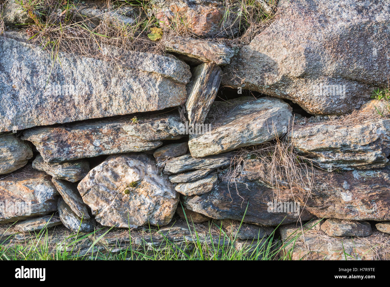 Stone wall background Stock Photo - Alamy