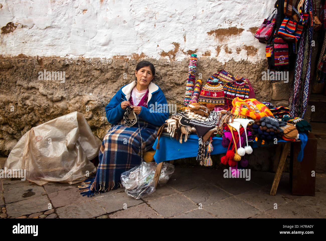 Peru indigenous craft hi-res stock photography and images - Alamy