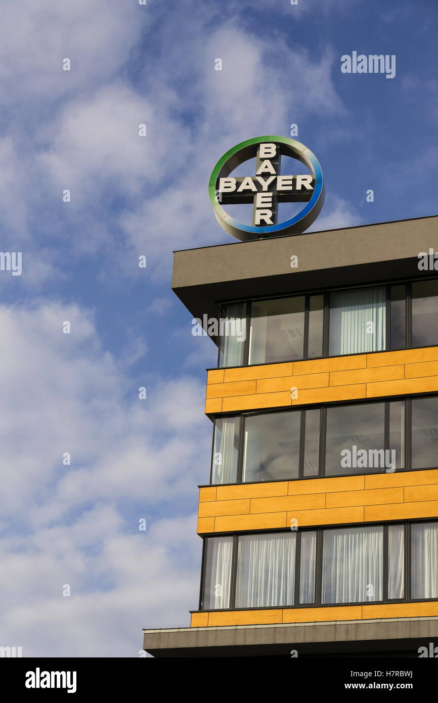 Bayer logo bayer logo hi-res stock photography and images - Alamy