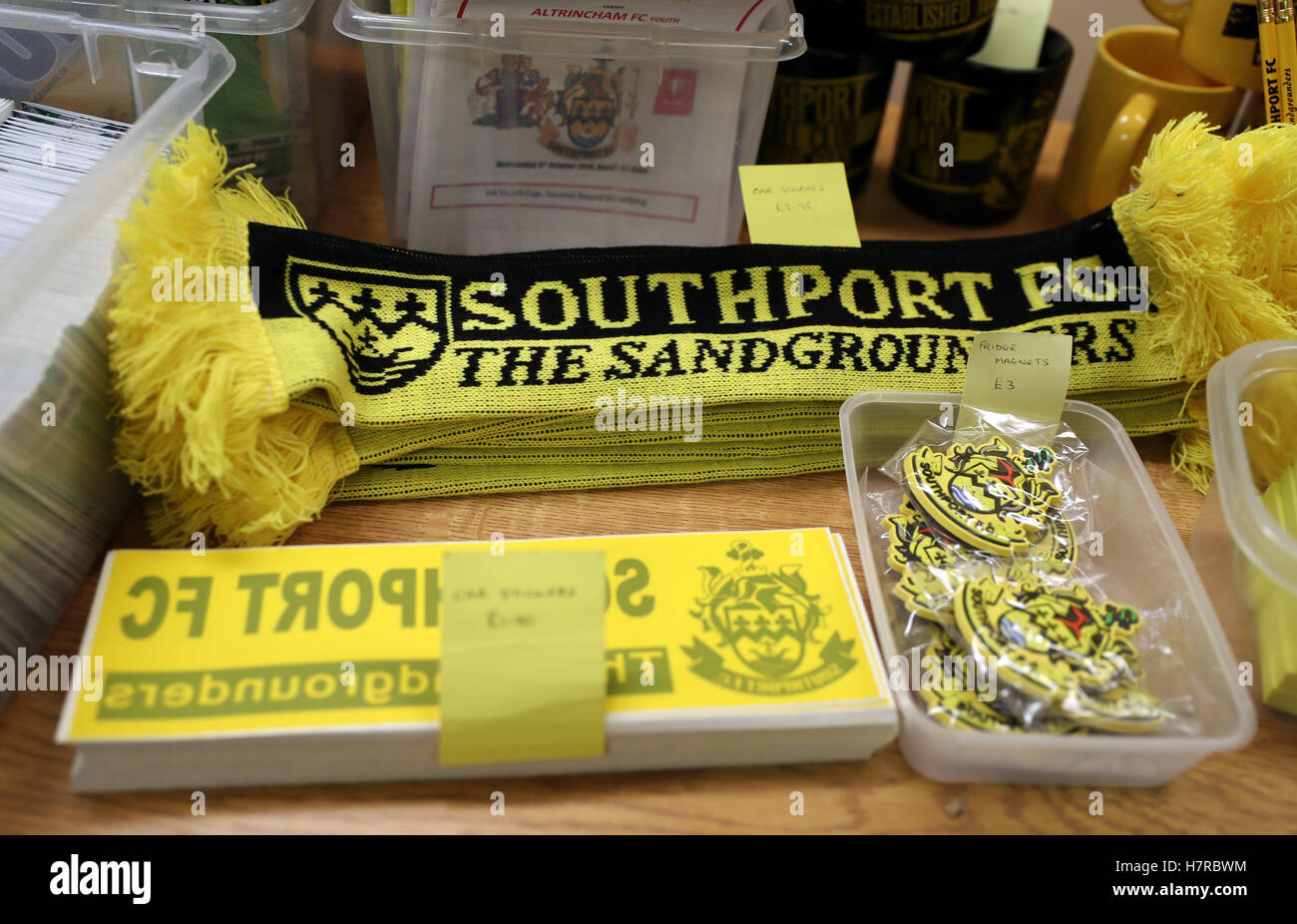 Emirates stadium shop hi-res stock photography and images - Alamy